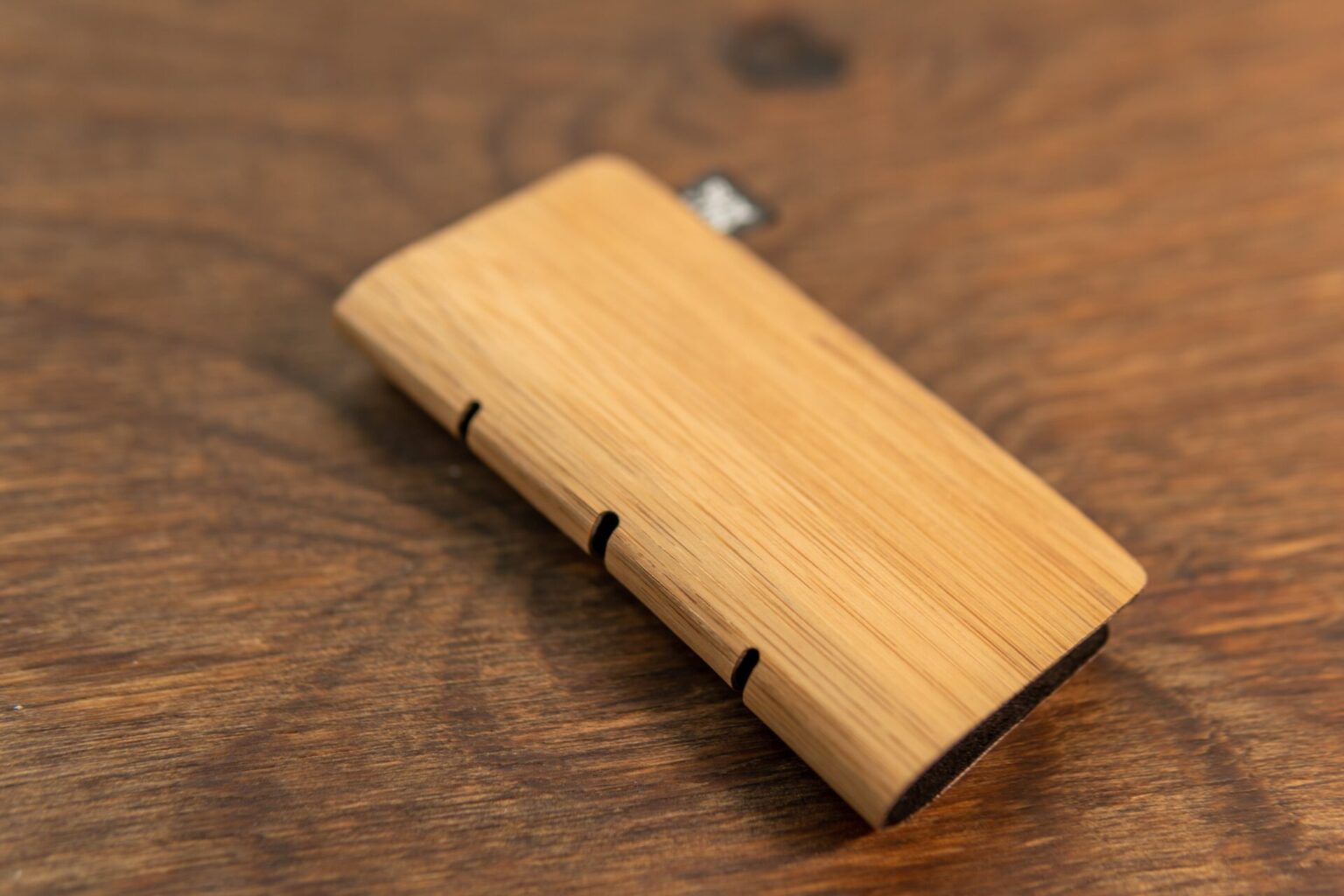 天然木を素材にしたオシャレ製品！NuAns FOLDKEEPER、NuAns TAGPLATEレビュー | ガジェットフロント