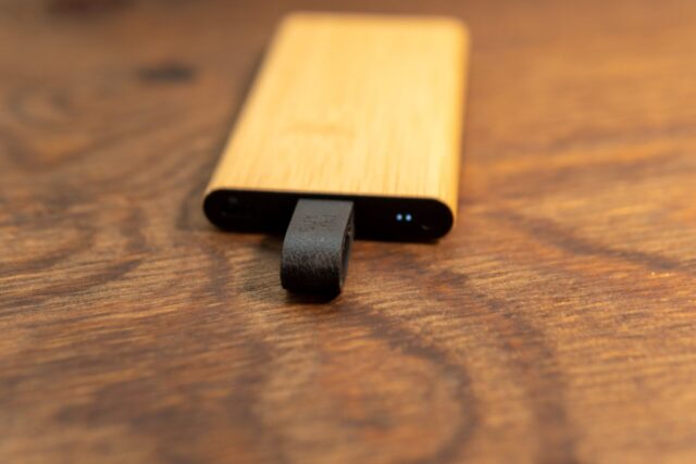 天然木を素材にしたオシャレ製品！NuAns FOLDKEEPER、NuAns TAGPLATEレビュー | ガジェットフロント