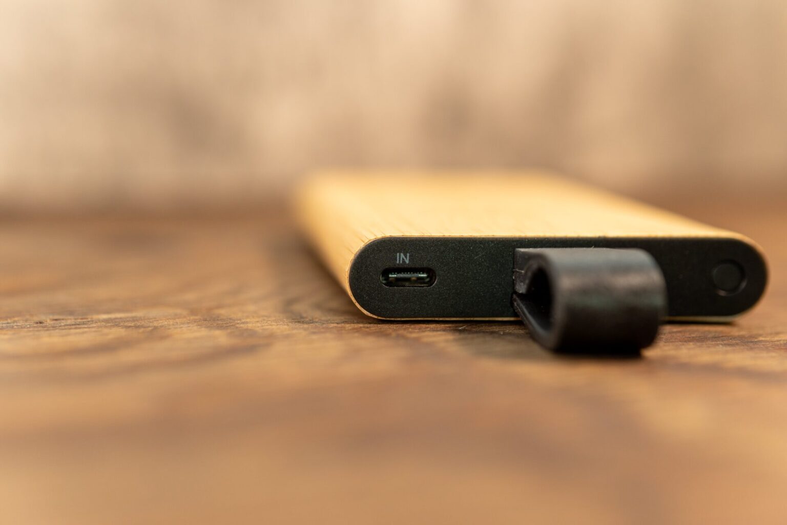 天然木を素材にしたオシャレ製品！NuAns FOLDKEEPER、NuAns TAGPLATEレビュー | ガジェットフロント