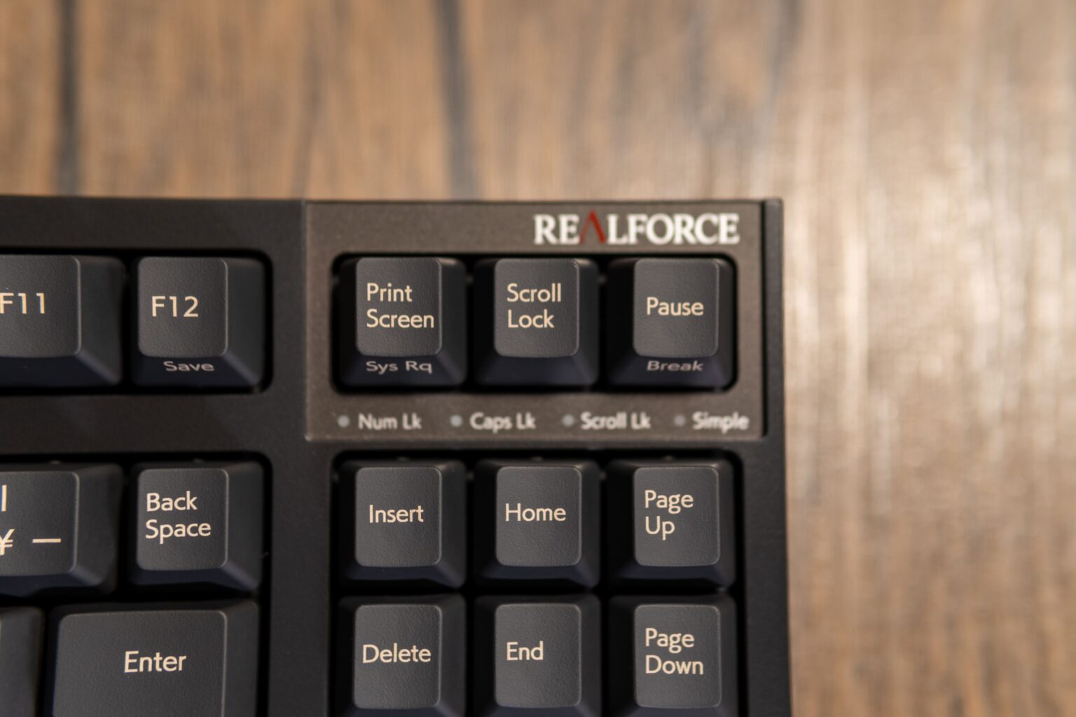 【REALFORCE R3Sレビュー】静音で打ち心地の良いキーボードでありつつ、価格が抑えられたモデル | ガジェフロ