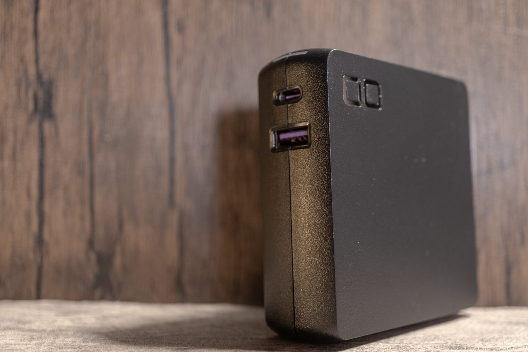 【SMARTCOBY Pro PLUG レビュー】充電器とモバイルバッテリーを兼用できる便利アイテム | ガジェフロ