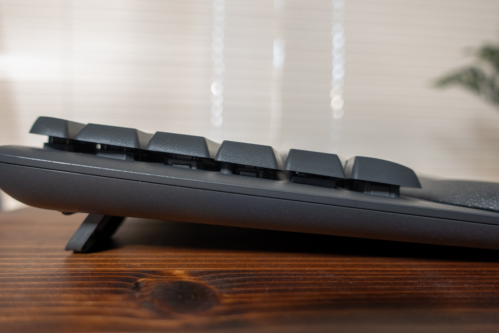 【Wave Keys K820 レビュー】使うだけでタイピングの疲れを感じなくなるキーボード | ガジェットフロント