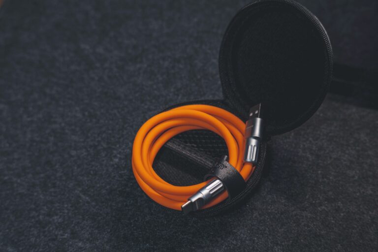 有線対応キーボードにおすすめのUSBケーブル3選！オシャレな製品を紹介 | ガジェフロ