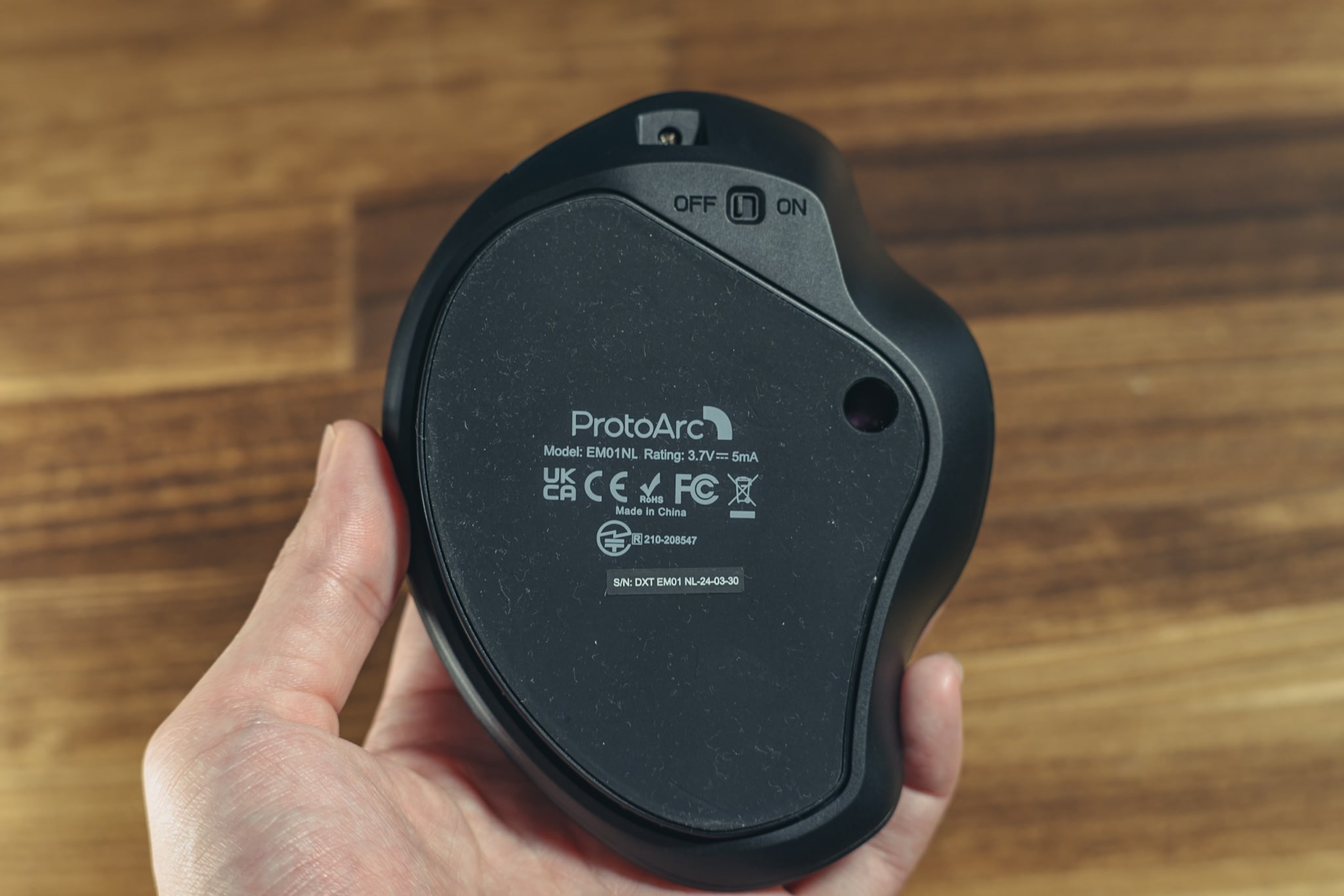 ロジクールを越えたかも？高コスパのトラックボールマウス「ProtoArc EM01 NL」をレビュー | ガジェットフロント