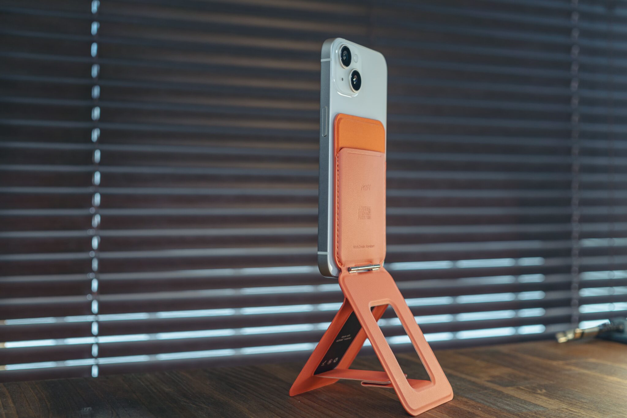 スマホの使い勝手が変わる！「MOFT JSF 8-in-1多機能スタンド」をレビュー | ガジェフロ